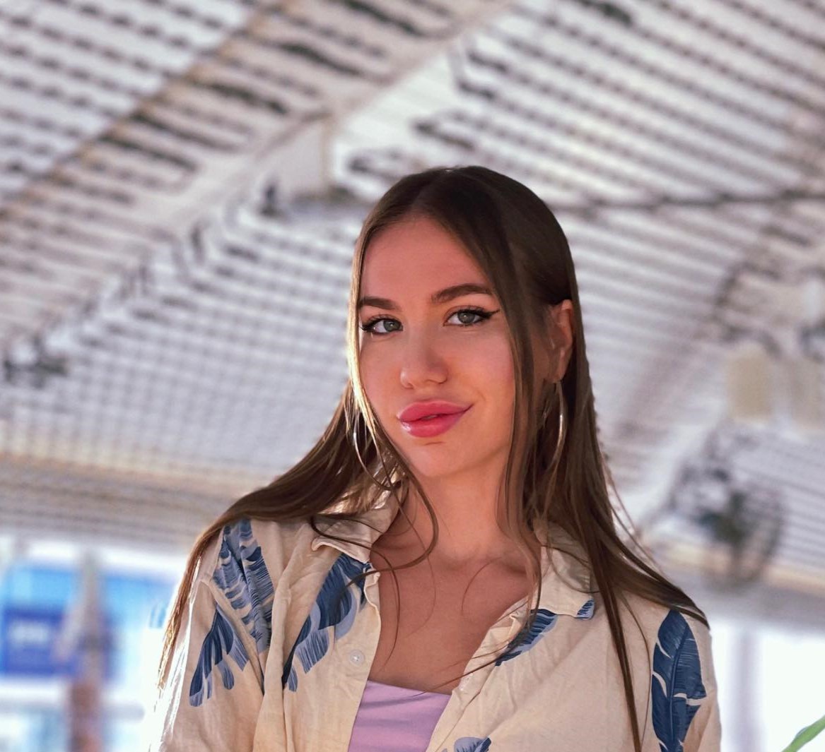 Julia M | LIBRA MODELS